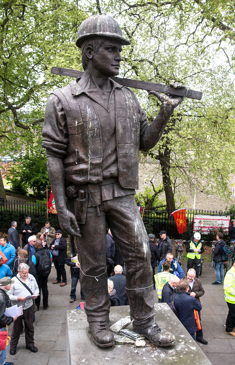 Memorial to Building Workers, London – Mark Metcalf ~ independent ...